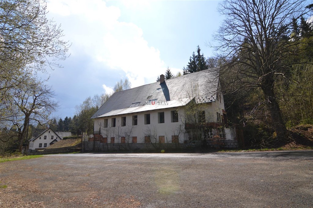 Dům / Prodej : Dům k rekreaci + Rozestavěný dům / penzion v srdci ...